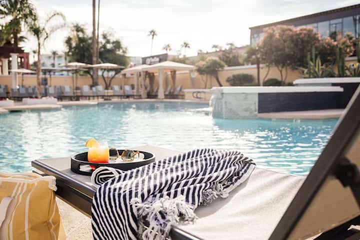 Cozy Queen Units Near Golf Course | Relaxing Pool! - Chandler, AZ