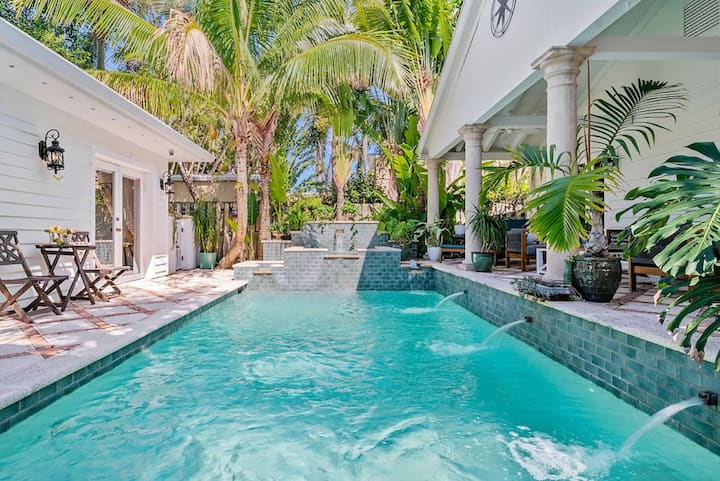 Hot Tub + Pool Oasis, Near Dt & Beach Scene - West Palm Beach, FL