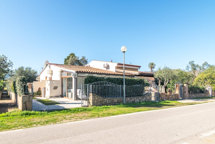 Bilocale Bianco Tamerici - San Teodoro