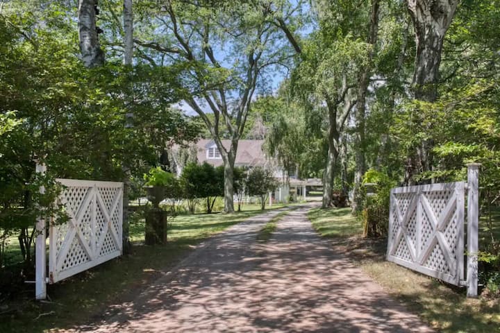 Luxurious Fully Renovated 1880's Farmhouse - Greenport, NY