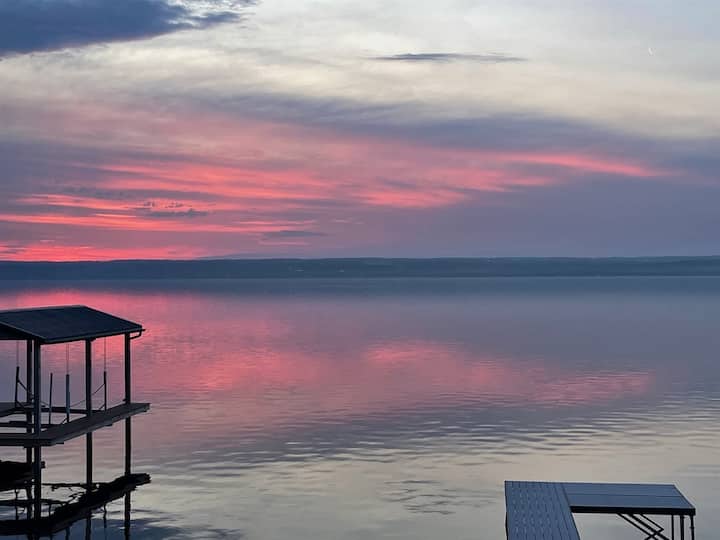 Discover Cayuga Lake Waterfront Cottage Charm - Aurora, NY