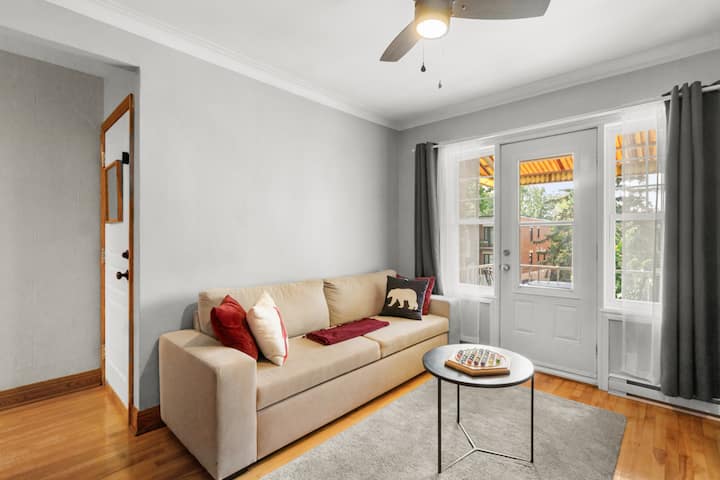 Star Pop Art | Chic & Vibrant - 1 Bdr - Montreal