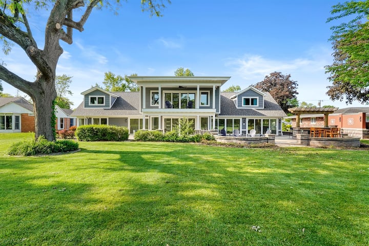 Spacious Golf Course Home - 1919 Cabin - Gary, IN