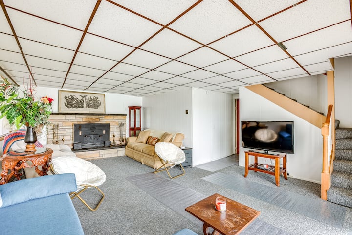 Manistee Forest Retreat: Group-friendly Lake House - Baldwin, MI