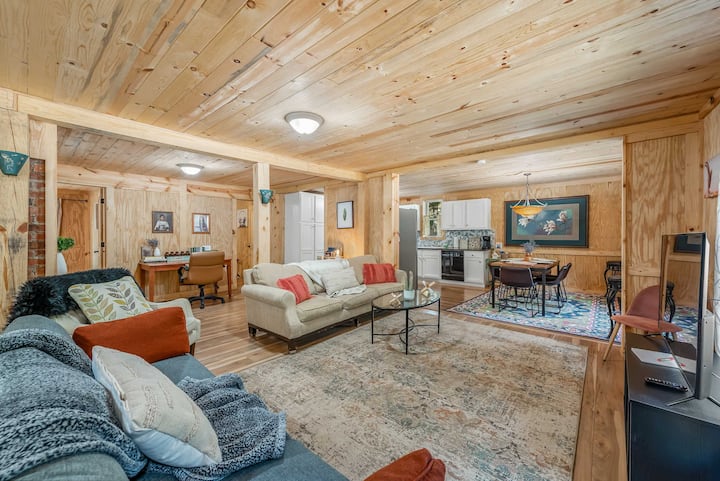 Charming Downtown Mentone Getaway – Bailey’s Bunga - Mentone, AL