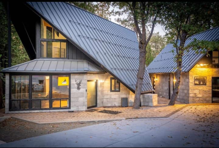 Modern Mtn Luxury - Hot Tub + More - Shaver Lake, CA