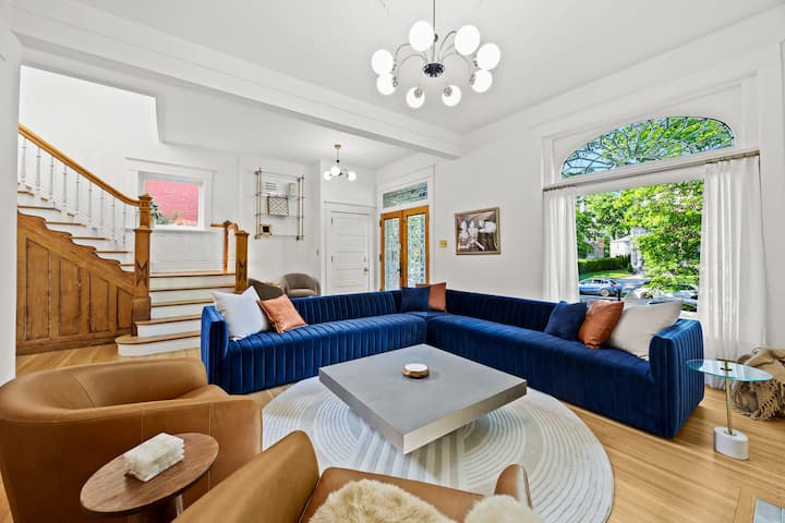 Gatsby Estate | Luxe 7br Retreat With Game Room - Louisville, KY