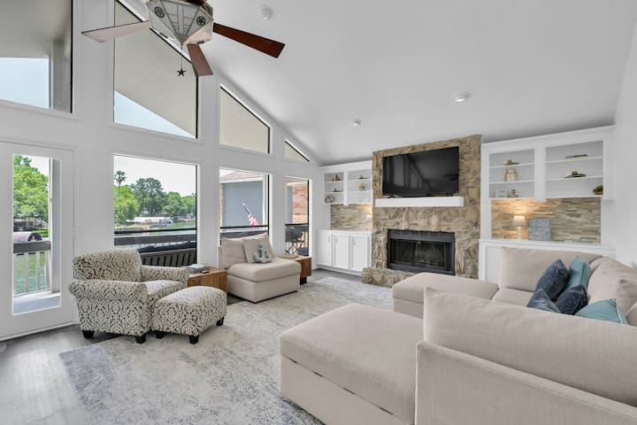 5br Waterfront Home, Swimming, Hot Tub, Balcony - Lake Conroe