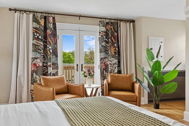 Artgallery/privatehottub/sauna/nearmountrushmore - South Dakota