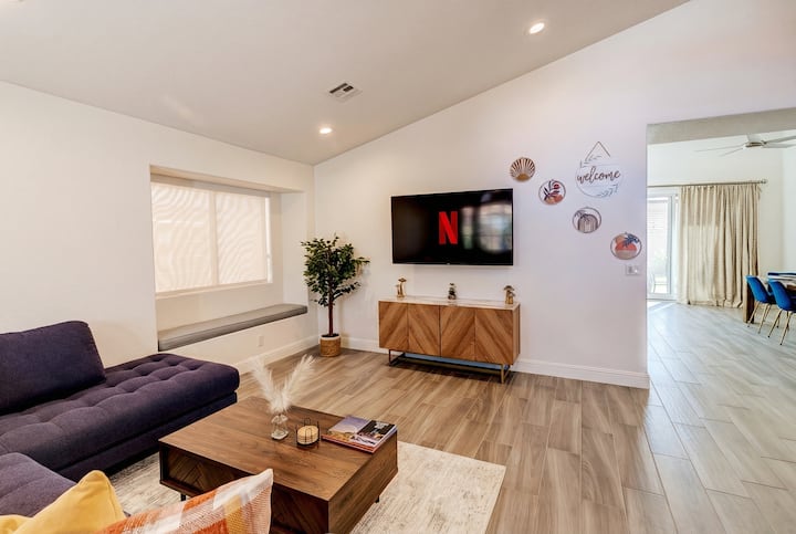 Modern & Spacious • King Bed • Backyard Grill - North Las Vegas, NV