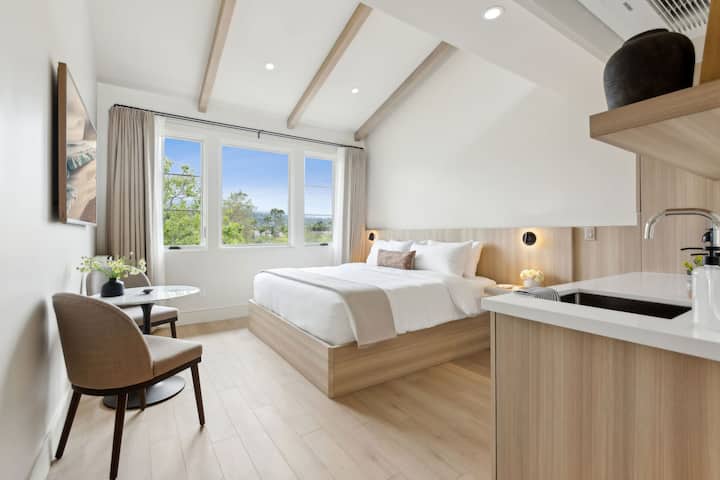 Casa Riviera 19 - Boutique Suites - Montecito, CA