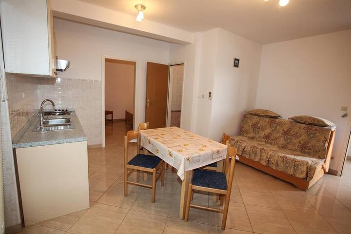 A-24122-a Appartement D'une Chambre Avec Le Balcon - Jelsa