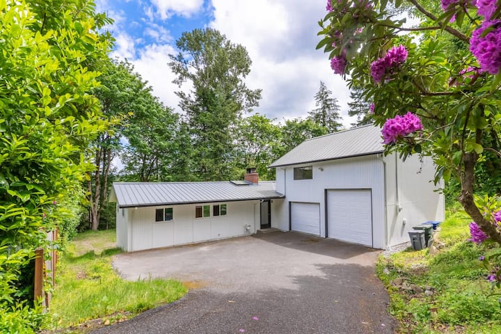 Serene Pet-friendly Home 1 Mile From Bellevue Dt - Bellevue, WA