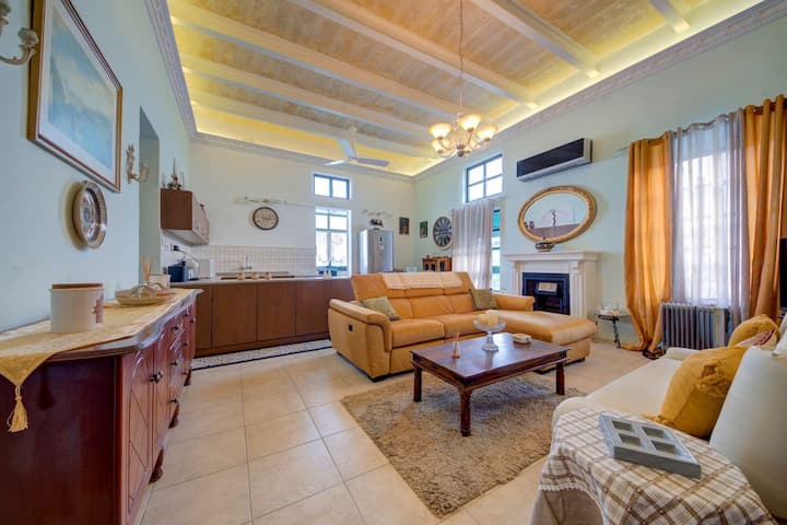 A Central 2br Authentic Townhouse With Rooftop - Valletta