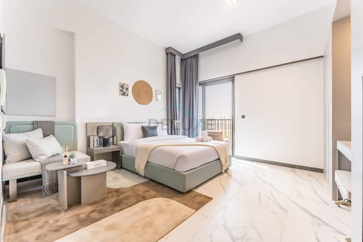 Glimpse Of Burj Khalifa, Min. Fr. Downtowndubai - Dubai