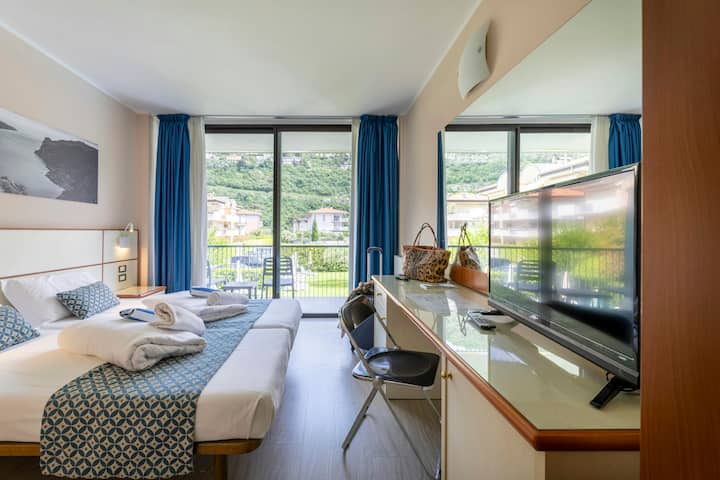 Relax And Unwind By The Pool And Mountains - Nago-Torbole