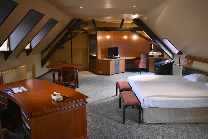Experience Elegance In A Historic Farmhouse - Heerlen