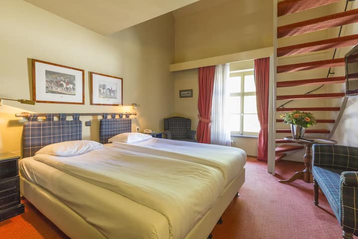 Spacious Room Close At 14-century Castle - Kerkrade
