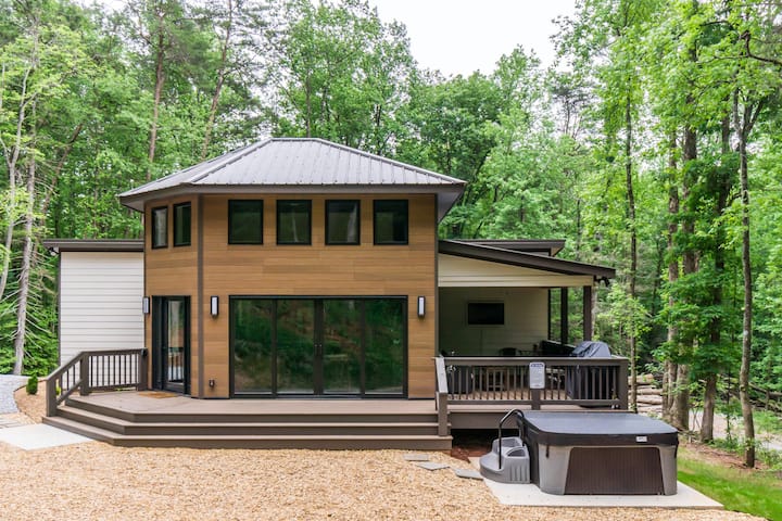 New Listing! The Porter Retreat - Hot Tub - Dahlonega, GA