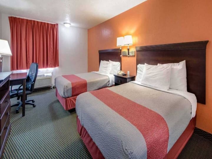 2 Full Beds | Non-smoking, Micfridge - Marion, IL