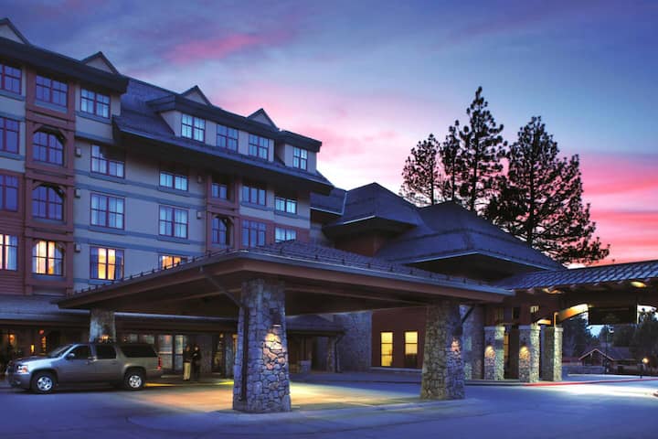 Marriott Timber Lodge - Gondola Access - Sleeps 4 - South Lake Tahoe