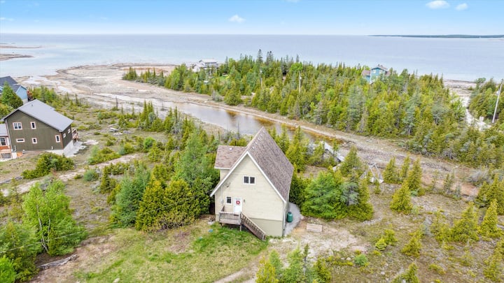 Dragonfly Cove - Nature-inspired Lakeside Living - Tobermory