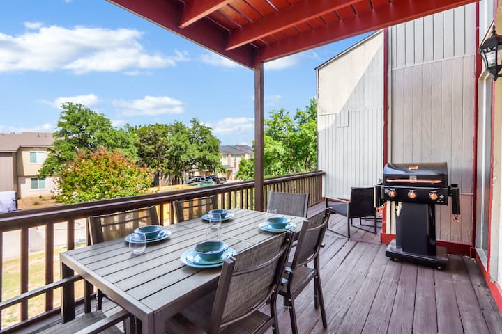 Point Venture Resort | Pool, Pickleball & Lake - Lakeway, TX