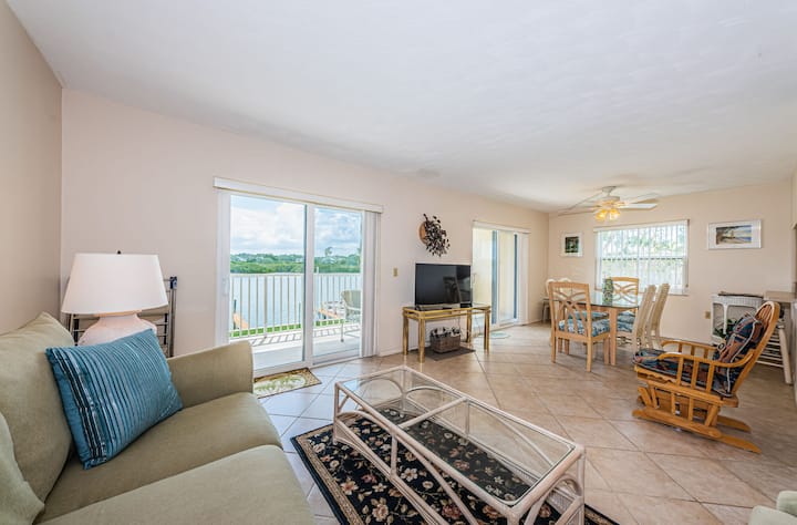 Beach Yacht Club Waterfront Apt - Indian Shores, FL