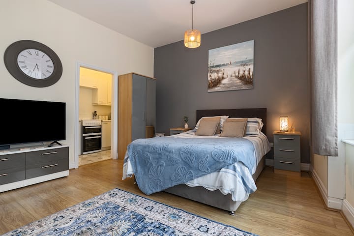 Tenby Studio Apartment - Stroll To Beach And Town - Tenby