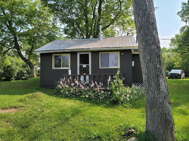 Cottage 6: Your Waterfront Relaxation Spot! - Kingston, Canada