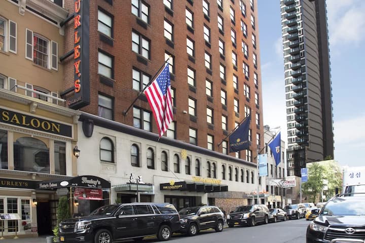 Near Broadway Theaters + Gym. Bar. Restaurant. - Manhattan, NY