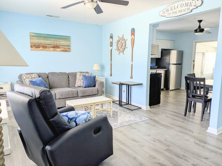 Cozy White Cottage By The Bay - Villas, NJ