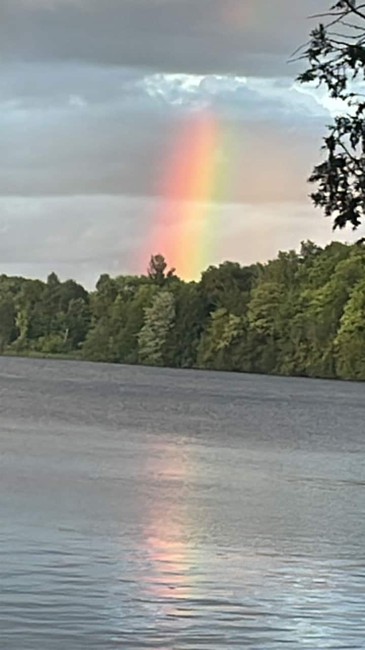 Serene Lakeside Sanctuary: A Private Nature Escape - Kingston, Canada