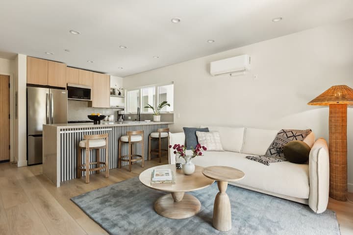 Tide House - Unit C | Modern Seaside 1bd W Parking - ハモサビーチ, CA