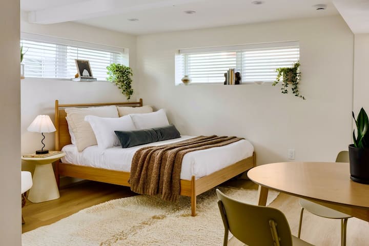 Tide House - Unit E | Seaside Studio W/ Parking - El Segundo, CA