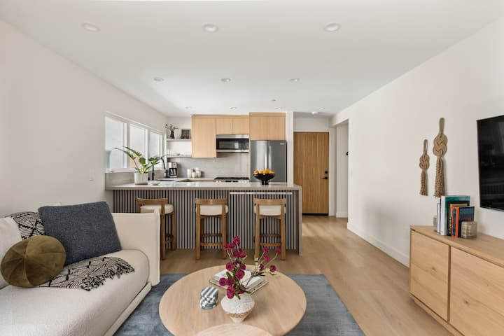 Tide House - Unit B | Modern Seaside 1bd W Parking - Manhattan Beach, CA