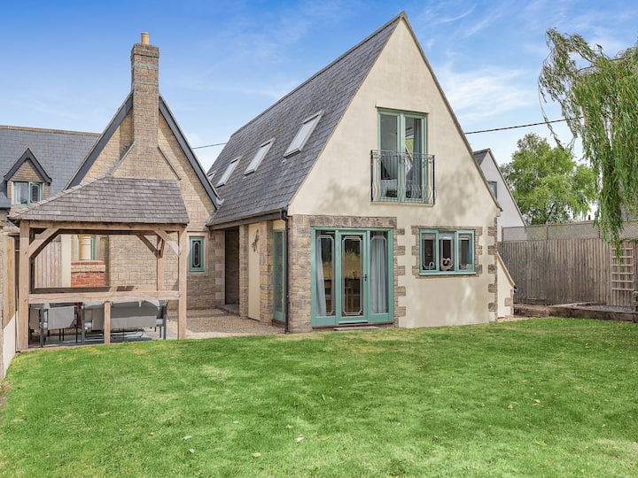 The Pool House - Wiltshire