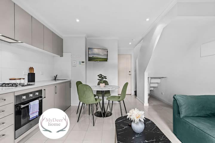 Modern 2br Townhouse •Wi-fi• Walk To Shops & Cafes - Glenelg