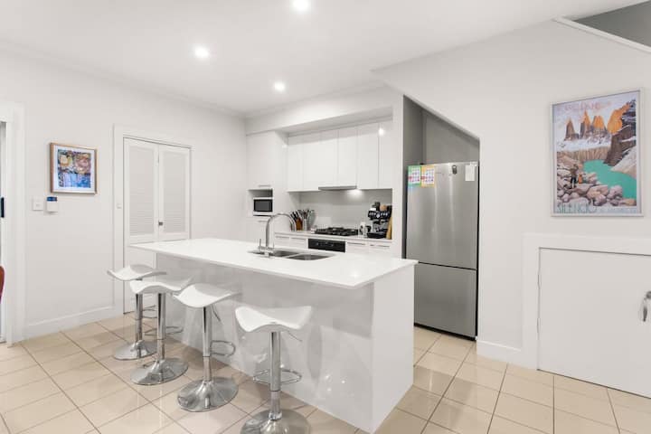 Executive Townhouse Near Heart Of Adelaide City - Adelaide