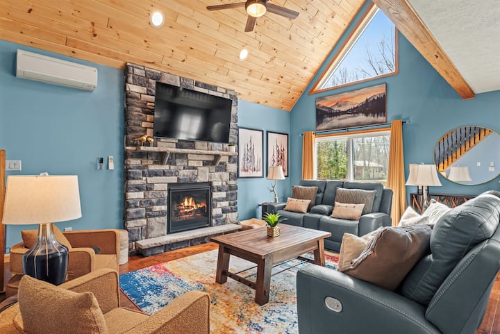 Chalet Near Pocono W/ Hot Tub, Games & Sauna - Pennsylvania