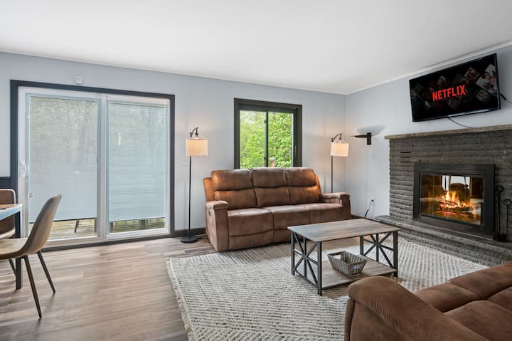 Hot Tub, Game Room, Fire-pit, Grill, And More! - Pocono Lake, PA