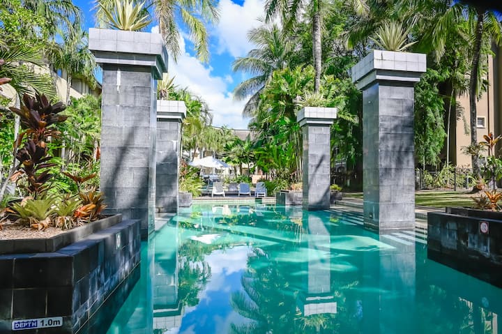 Top-floor Retreat | 9 Pools, Gym & Near Cbd - Cairns