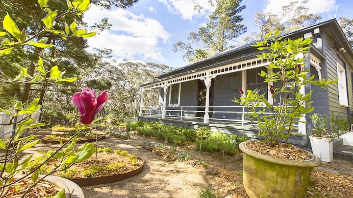 Le Petit Chateau Bushland Views - Medlow Bath