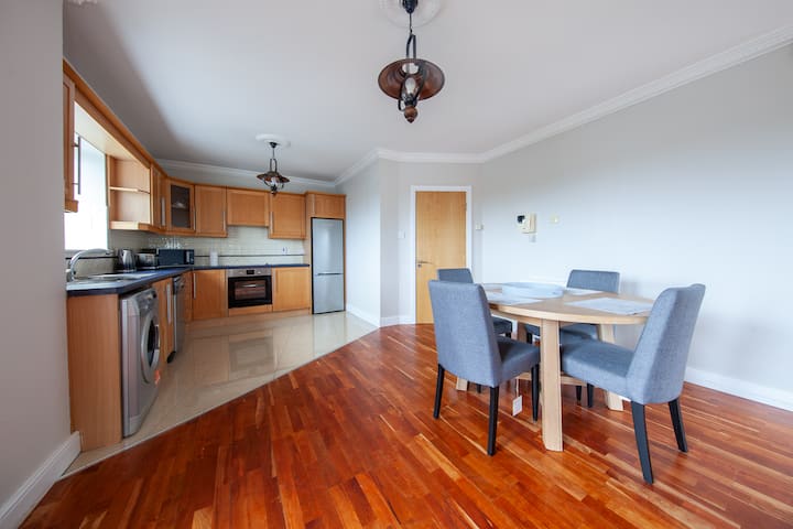 Spacious 2 Bedroom Property Close To City Centre. - Dun Laoghaire