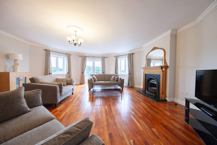 Spacious 2 Bedroom Property Close To City Centre. - Dún Laoghaire