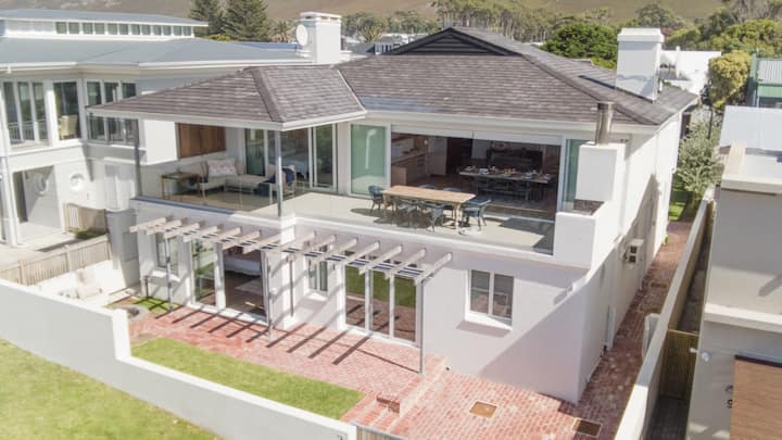 34 Mossel River 8 | Sleeps 8 | Ocean Views | Pool - Hermanus