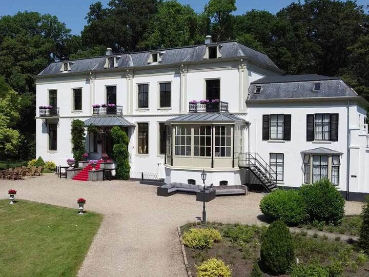 Explore Arnhem From Our Cozy Room Near Historic - Eerbeek