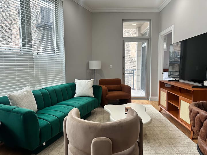 1 Garage Parking, Pool Table, Up To 1gb Wifi Speed - Chicago, IL