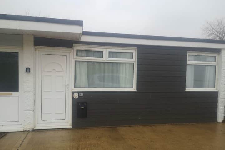 Chalet In The Isle Of Wight, Sleeps 6 Ref 97009s - Dereham