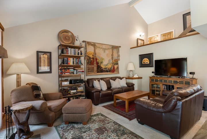 Peaceful Retreat With Lake Michigan Views - Harbor Springs, MI